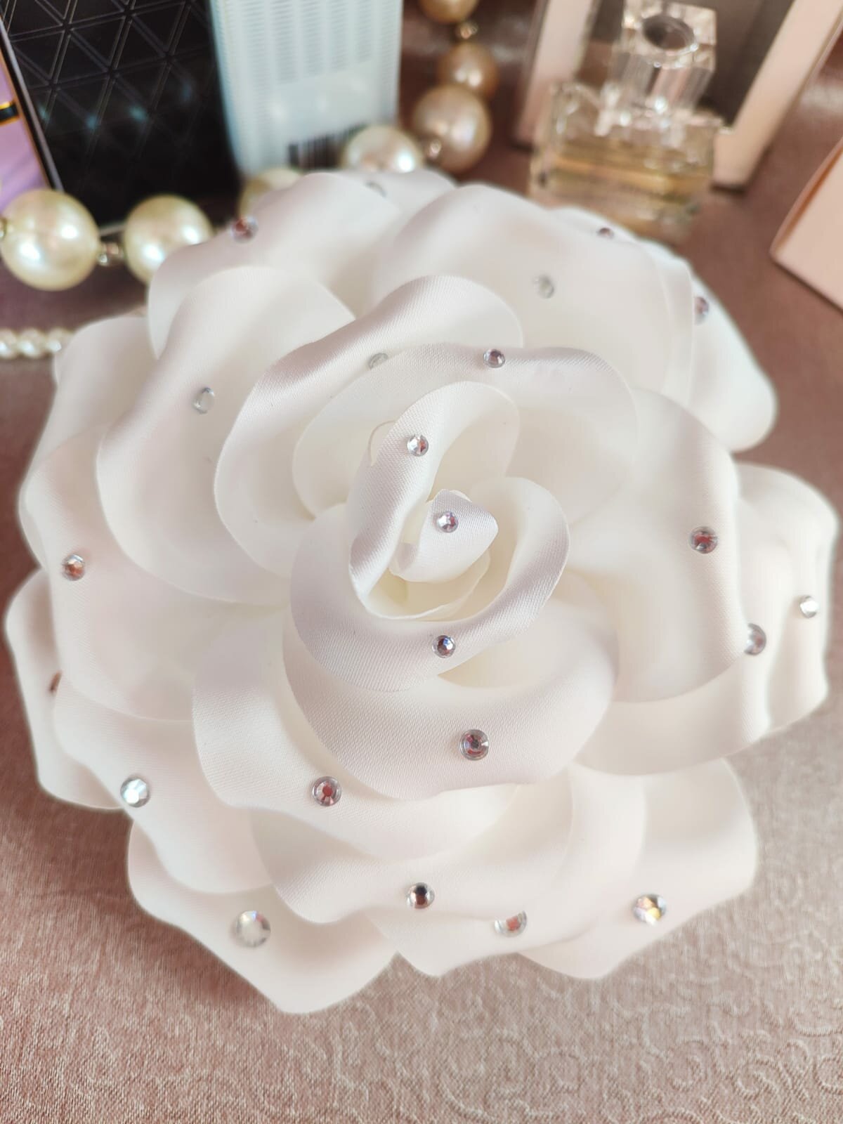 Брошь, стразы