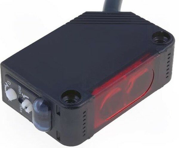 Оптический датчик расстояния E3Z-LS81, PNP, длина кабеля 2м, IP67