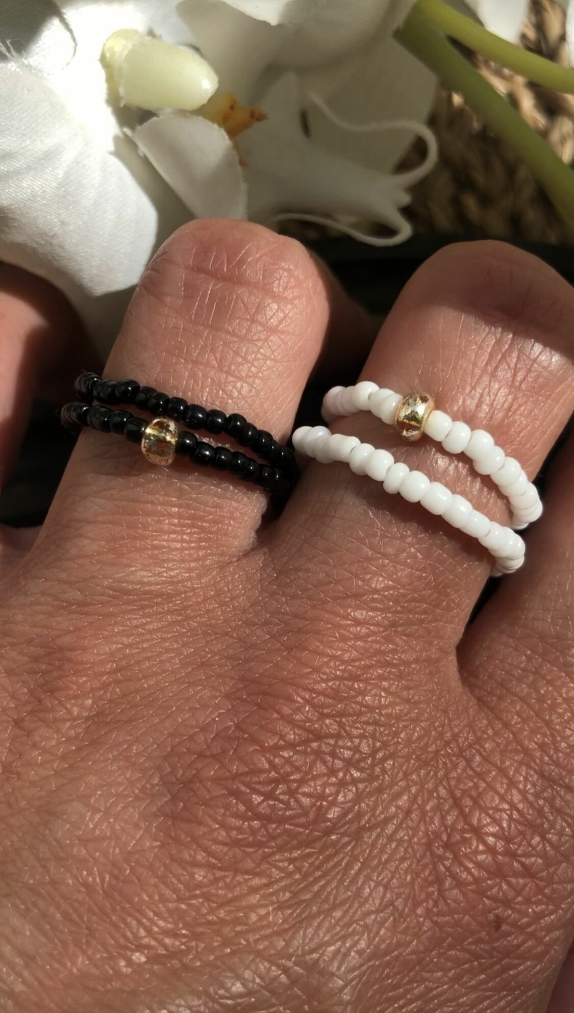 Набор колец из бисера "Black&White&Gold" на леске 15-17мм/Идеальное сочетание/