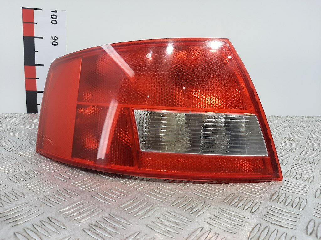 Фонарь задний левый Audi A4 B6 8H0945095 арт. 604092