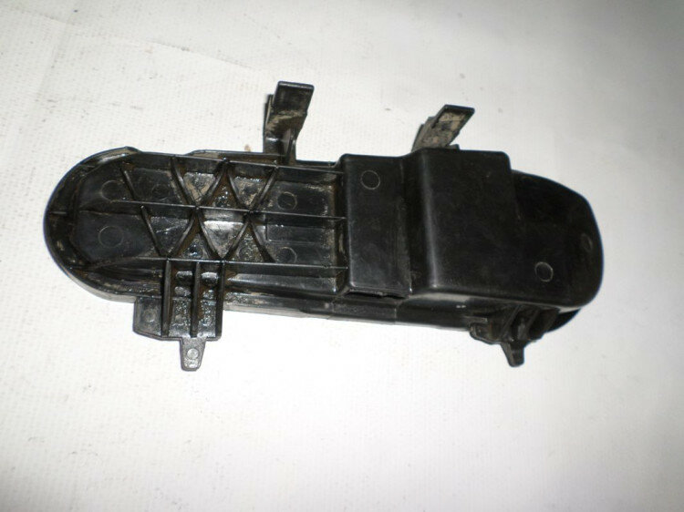 Крышка фары передней правой 30-4411115R задняя VW Golf III - Depo