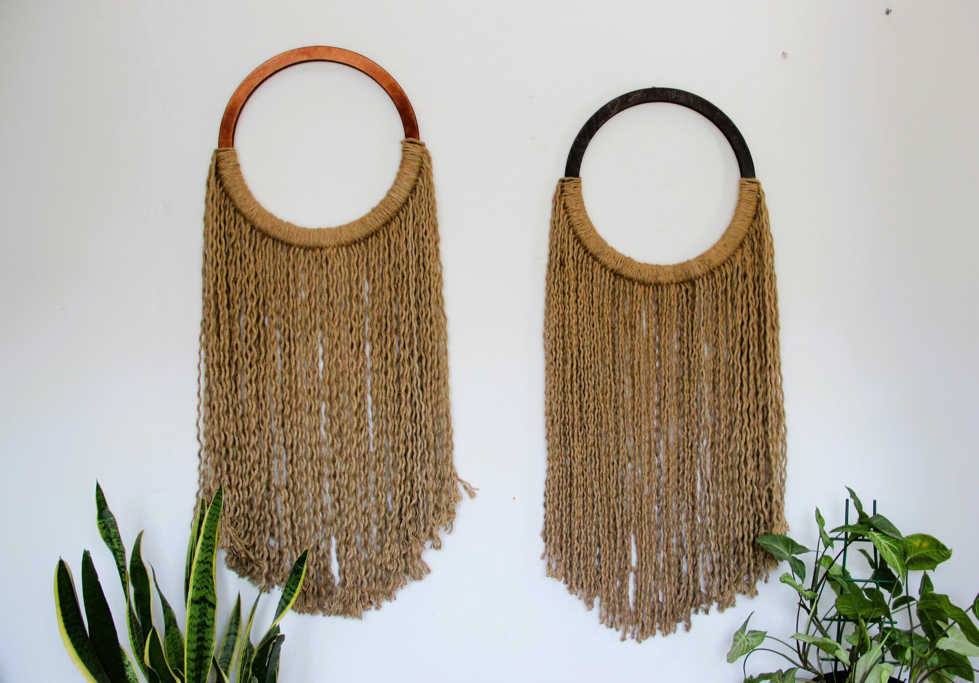 Панно круглое из дерева "Поток Кудрявый", цвет Уголь с джутом бренд Декорница