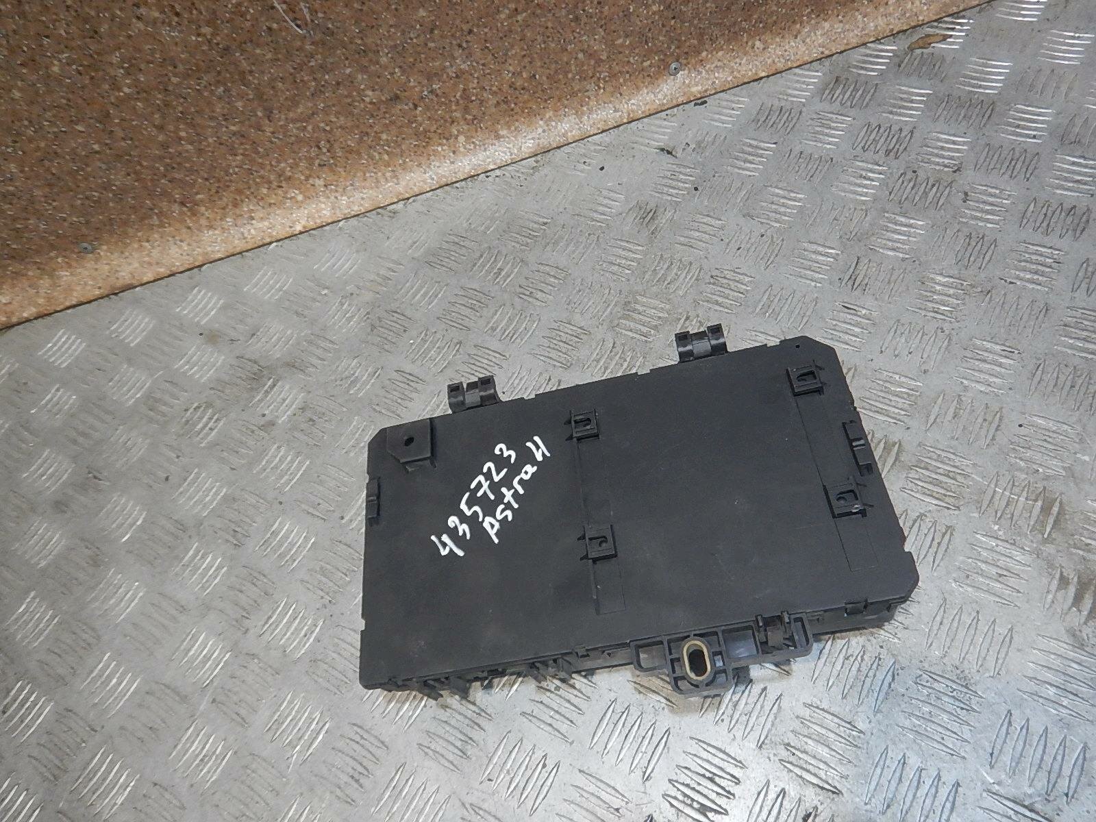 Б/У Блок предохранителей, Opel (Опель)-ASTRA H (04-) OPEL ASTRA H (04-) Без видимых повреждений. 435723 GENERAL MOTORS а...