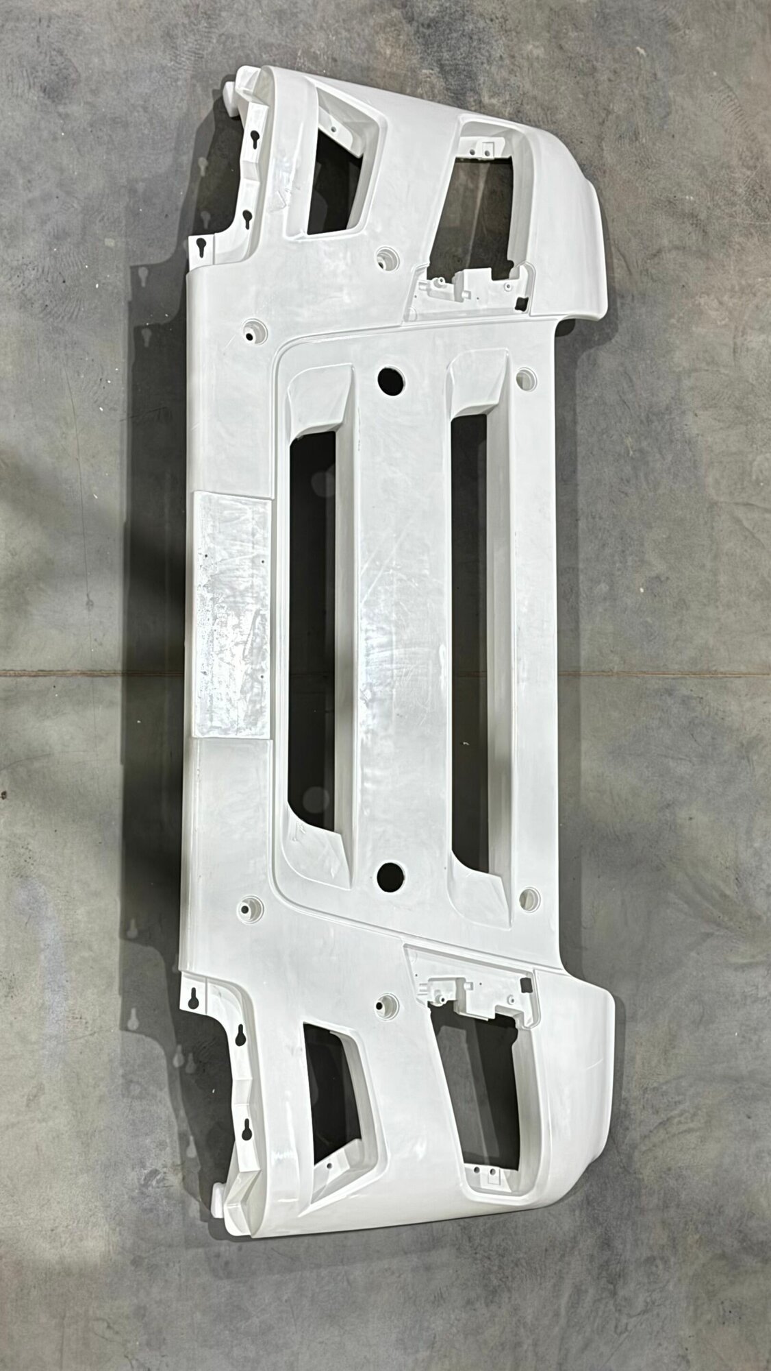 Бампер передний Sitrak C7H [12.4 24V 12 AMT грузовой 4X2 Turbo дизель (ретардер, Traxon)] 812W416100306