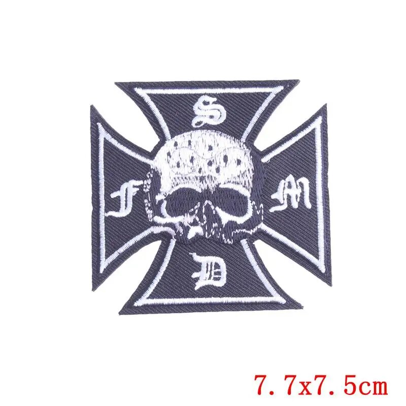 Патч вышитый "Череп и крест", черный, 7.7x7.5 см, PE0745CT
