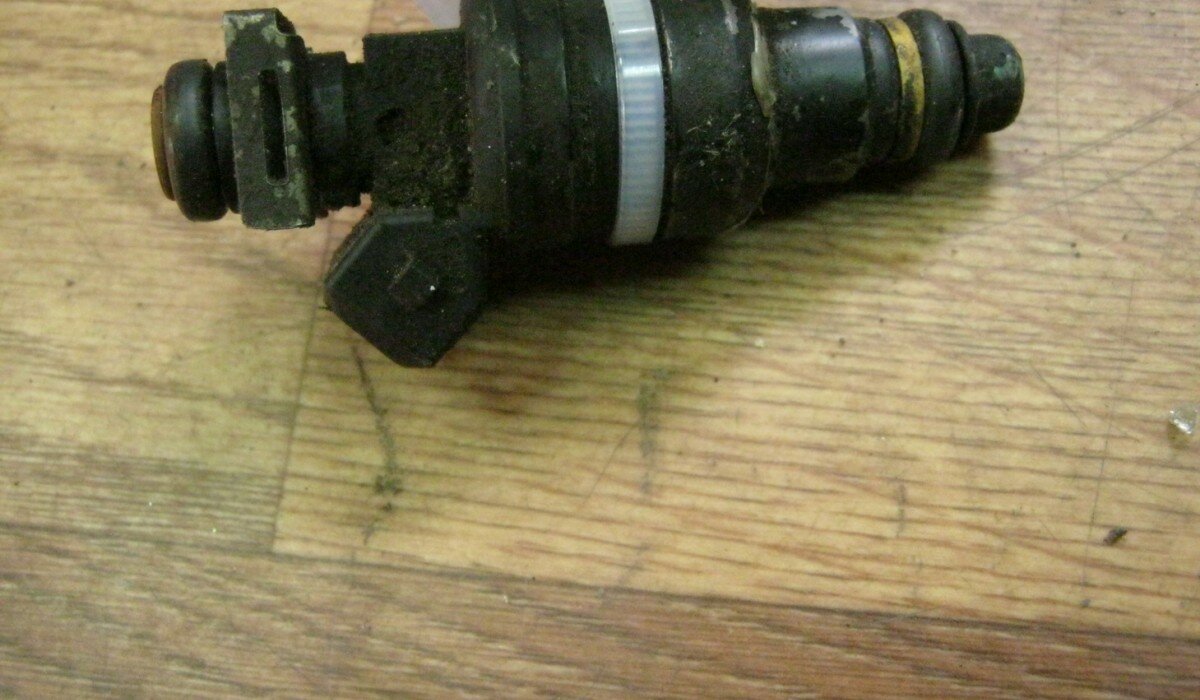 Форсунка инжекторная электрическая Passat (B5) Volkswagen 058133551A