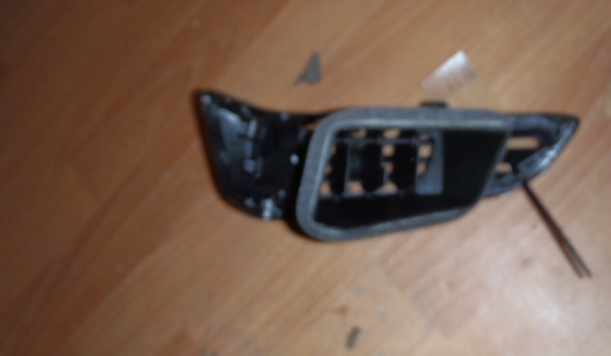 Дефлектор воздушный Focus III Ford BM51A018B08AJ