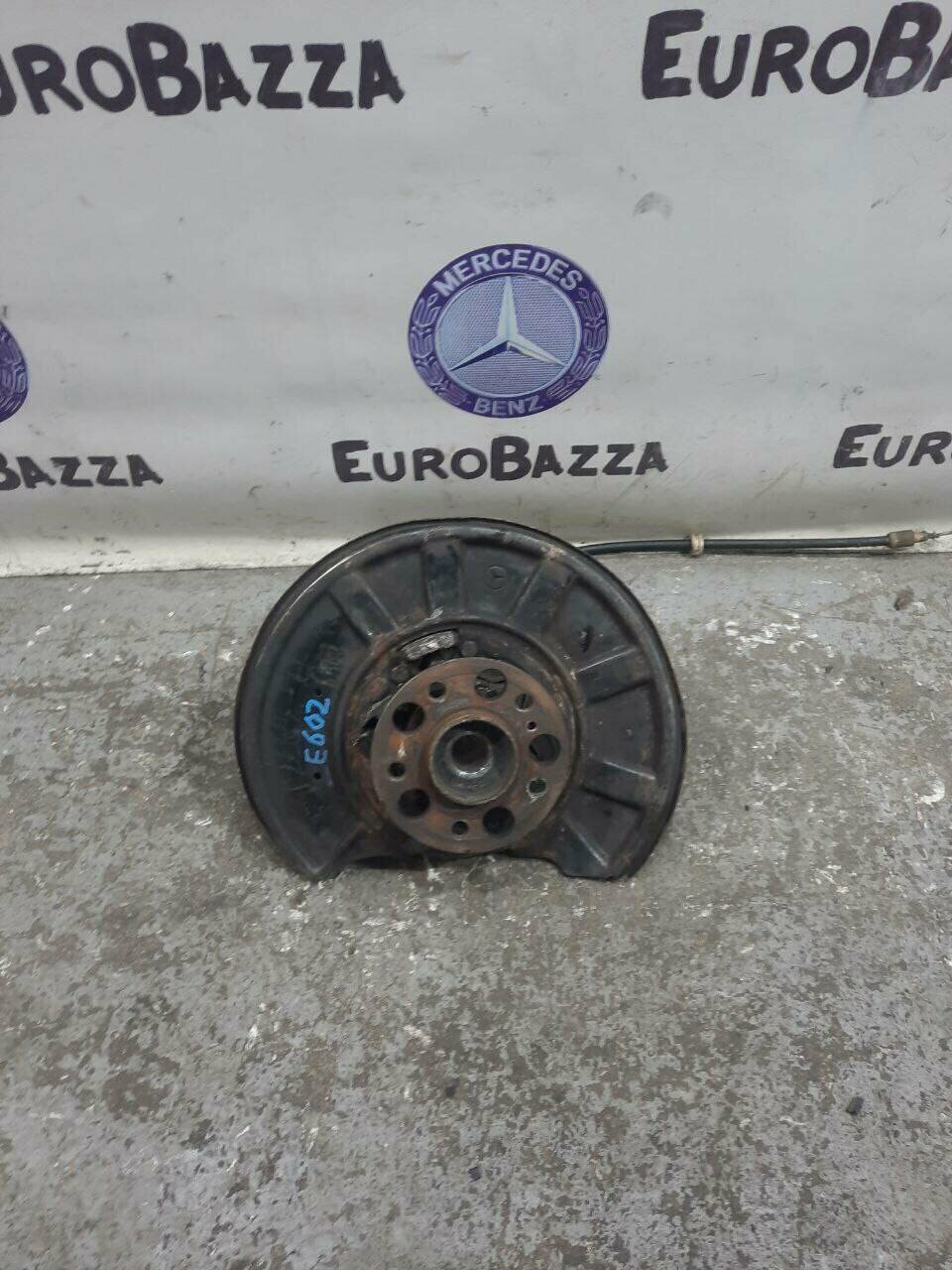 Задний правый кулак Mercedes W212 A2123500241