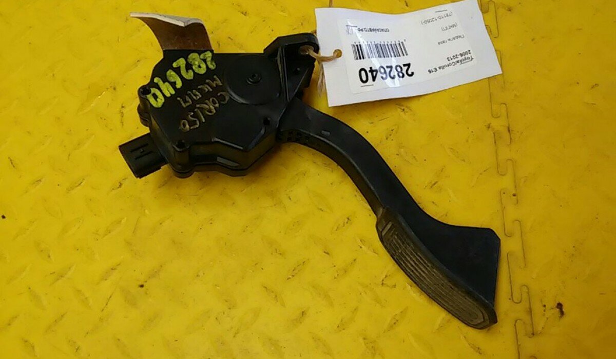 Педаль газа Corolla E15 Toyota 7811012050