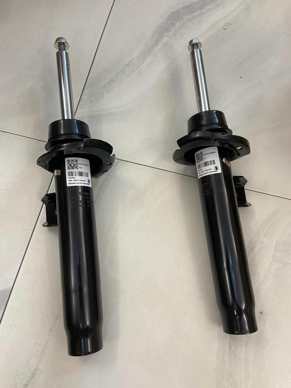 Амортизатор 2 шт передний правый и левый F30/ F20 BMW