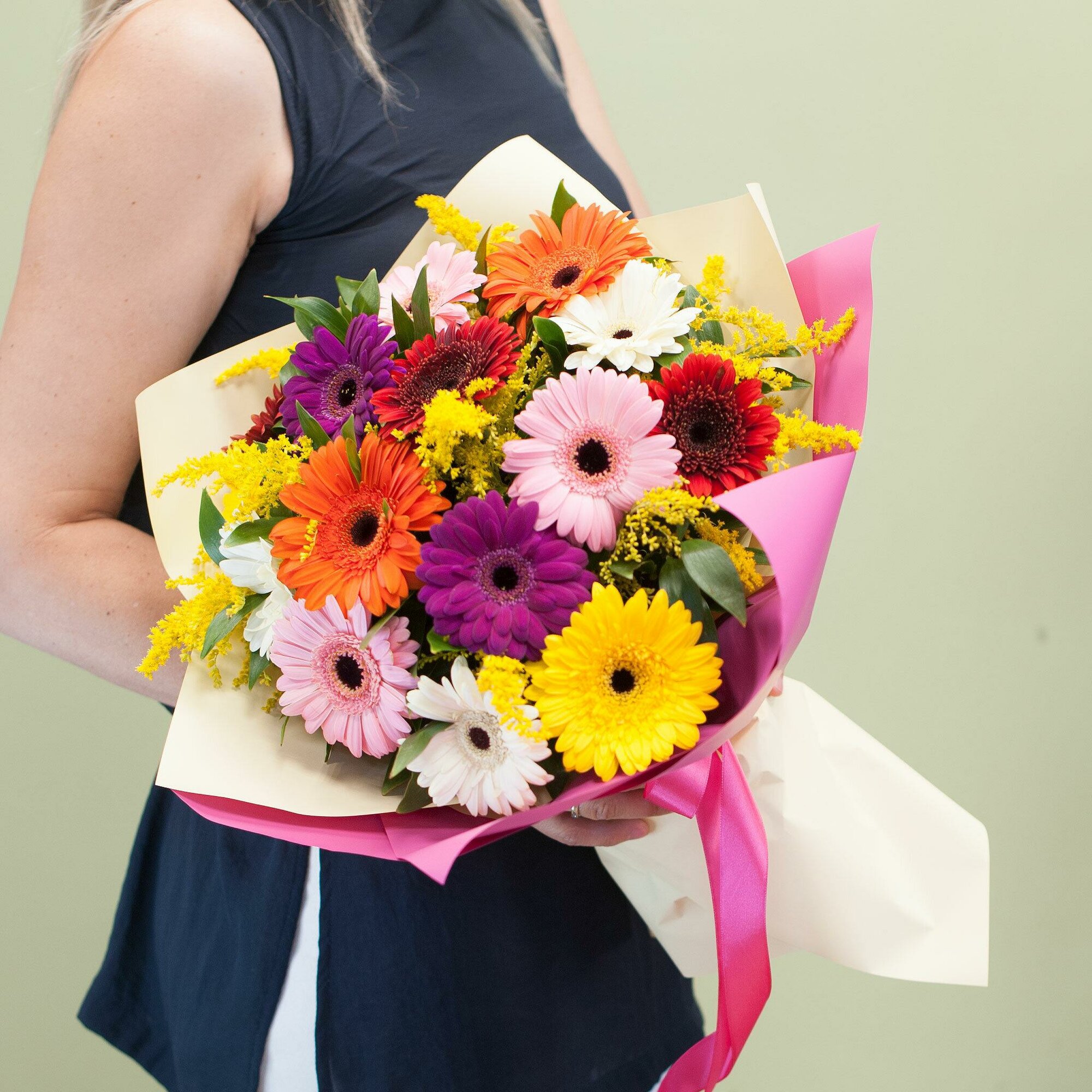 Букет "Путешествие к Солнцу" Charlotte, 15 цветов, высота букета 40см