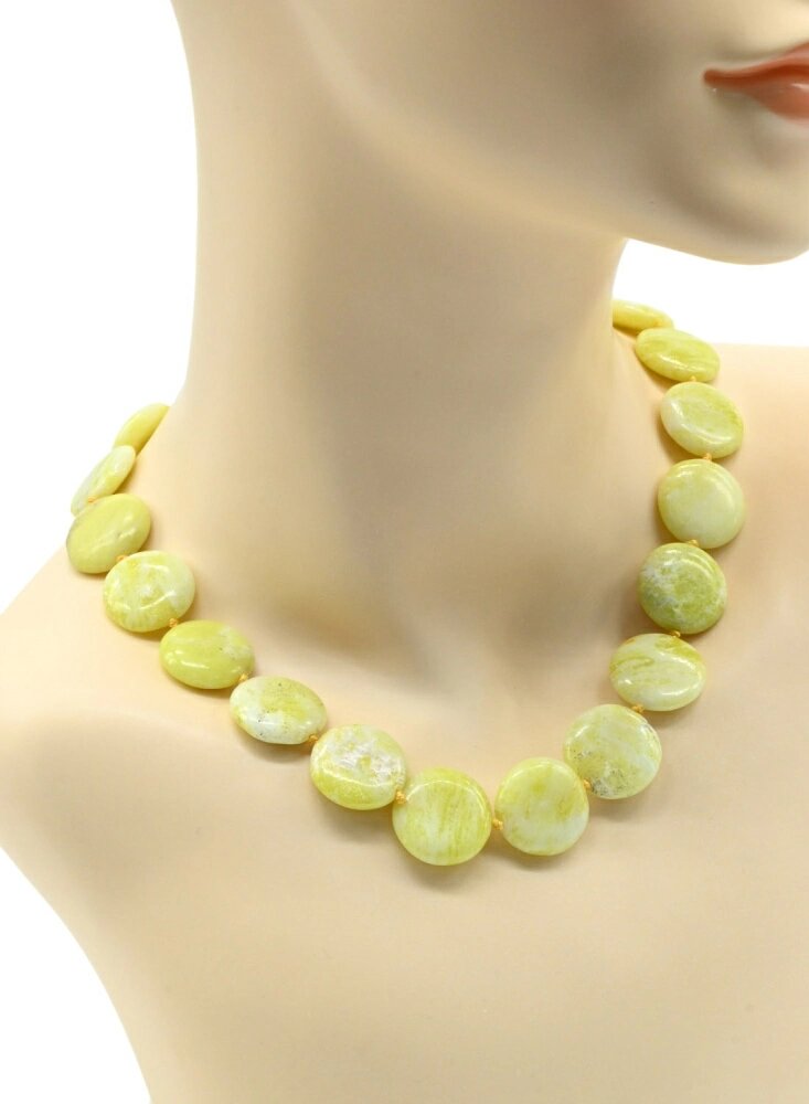 Бусы, жадеит