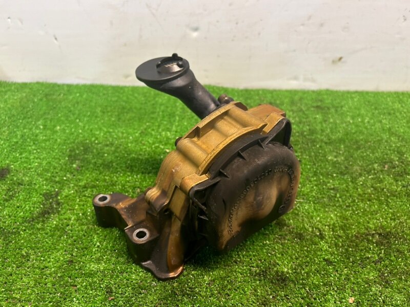 Масляный насос Volkswagen Golf 1.4 TSI CAX 03c115105n