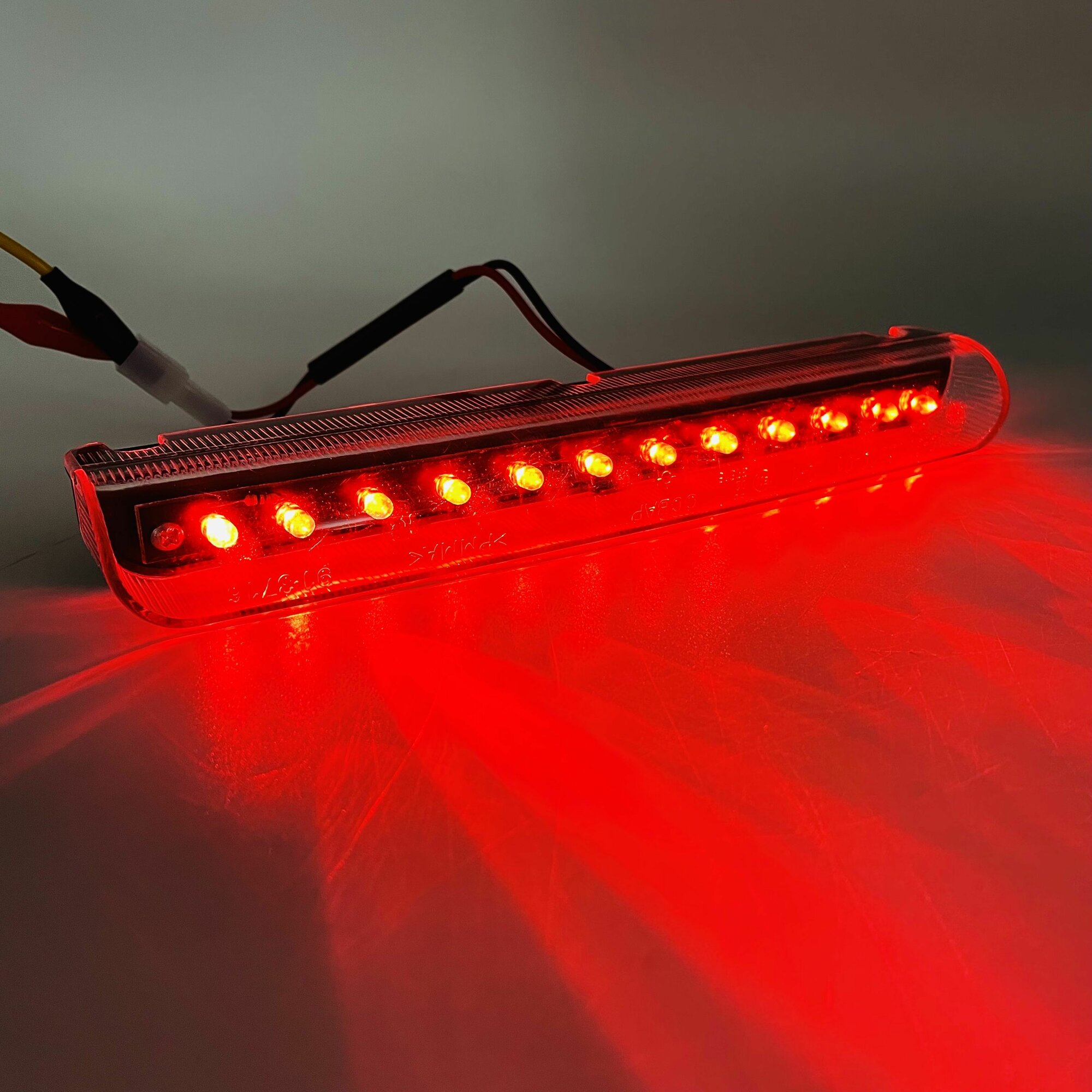 Стоп-сигнал дополнительный диодный прозрачный в спойлер подходит для ВАЗ 2110, 2111, 2112, 2113, 2114, 2115