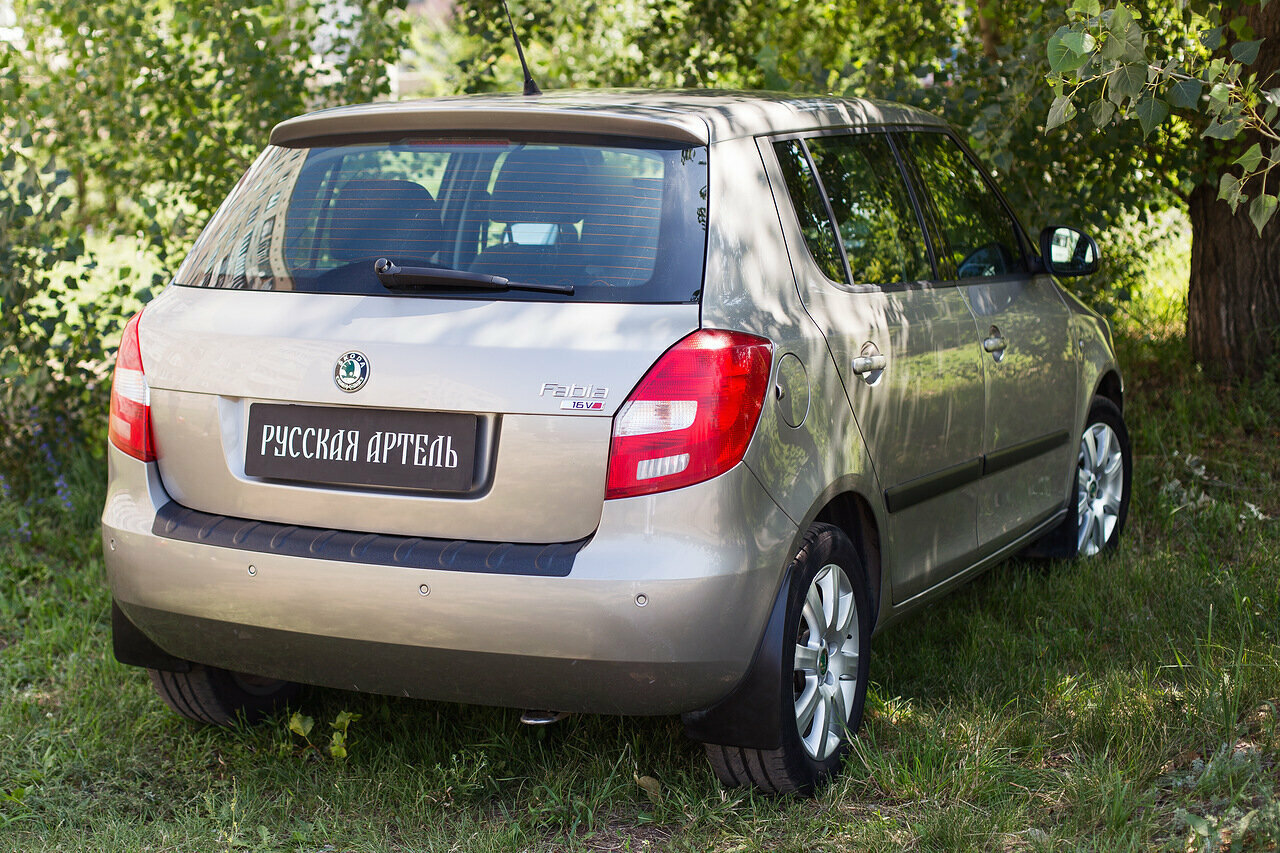 Накладка на задний бампер Skoda Fabia II 2010-2013