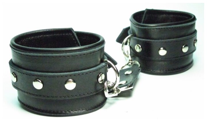 Наручники Le Desir из гладкой натуральной кожи чёрного цвета с металлической фурнитурой для надёжной фиксации