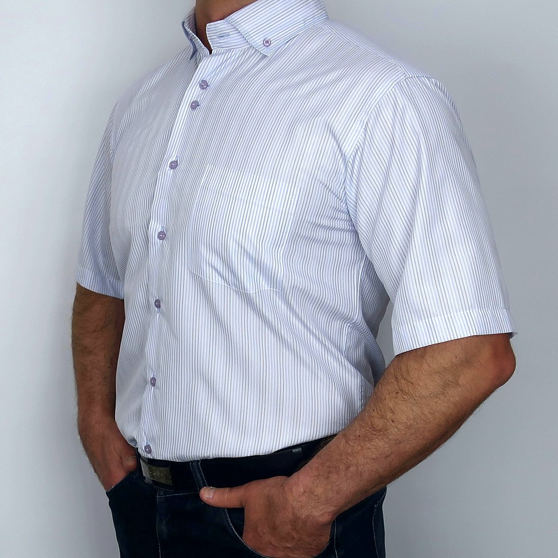 Рубашка Рубашка мужская с коротким рукавом, приталенная, светлая сорочка, на пуговицах, рубаха на любой сезон, стильный фасон одежды, голубая, полоска, с карманом, летняя