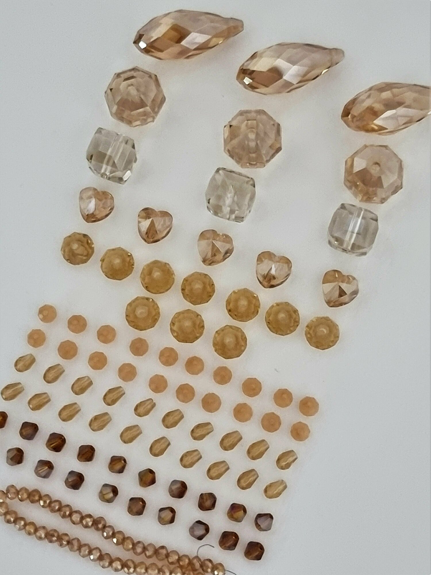 Стеклянные бусины: "Золотой блеск".124шт.