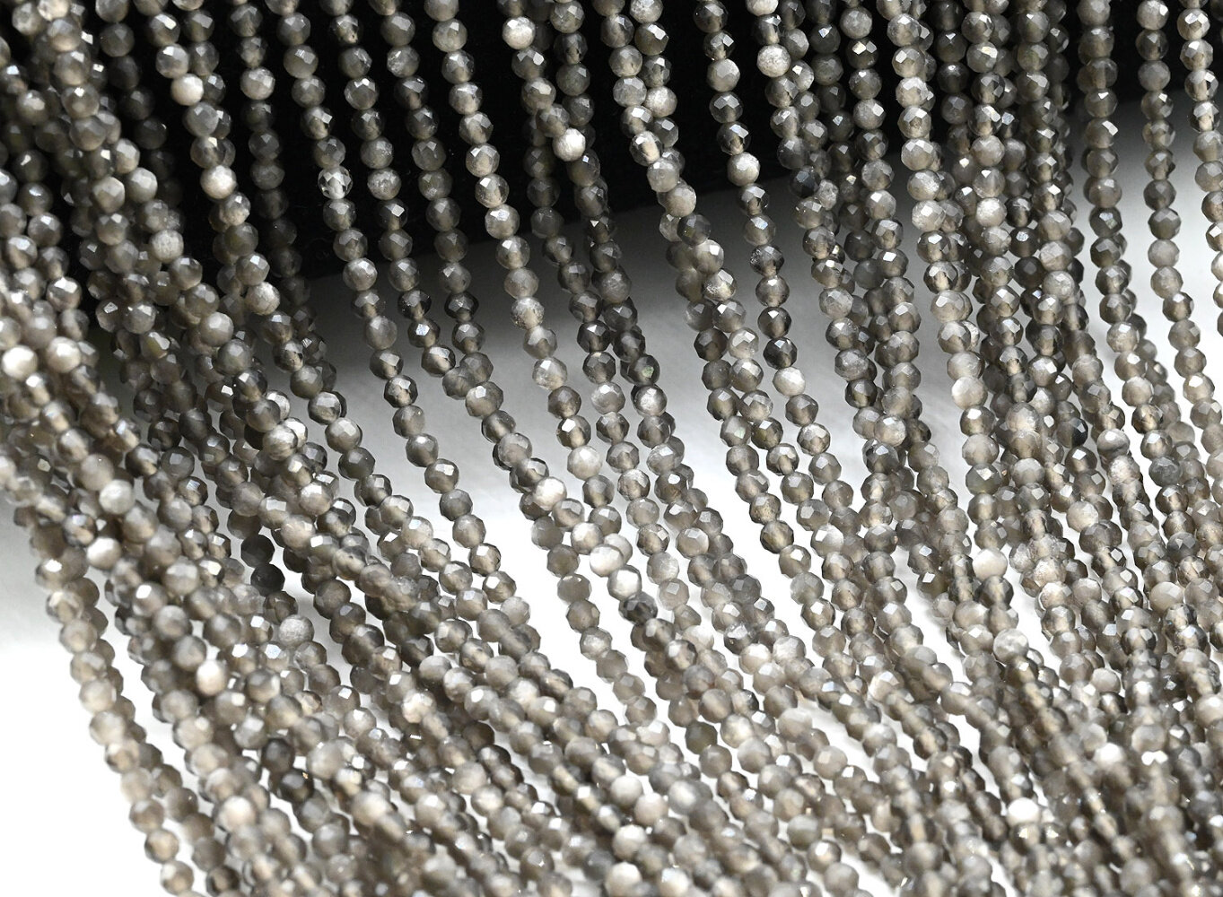 Бусины из обсидиана золотого шарик гр.2мм, 38см, 170 бусин .