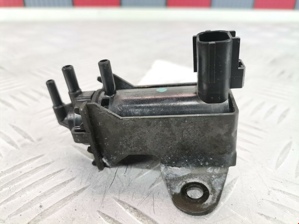 Клапан воздушный Ford Focus 1 1S4Q7905AA арт. 1645477