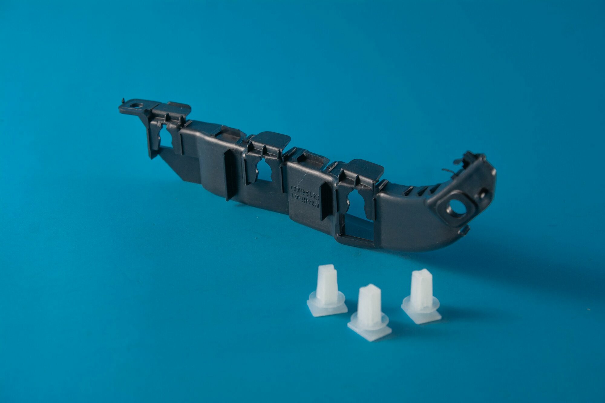 Кpонштейн, крепление, клипса бампера левый Hyundai Grand Starex 2007-2021 Хендай Гренд Старекс 865154H000