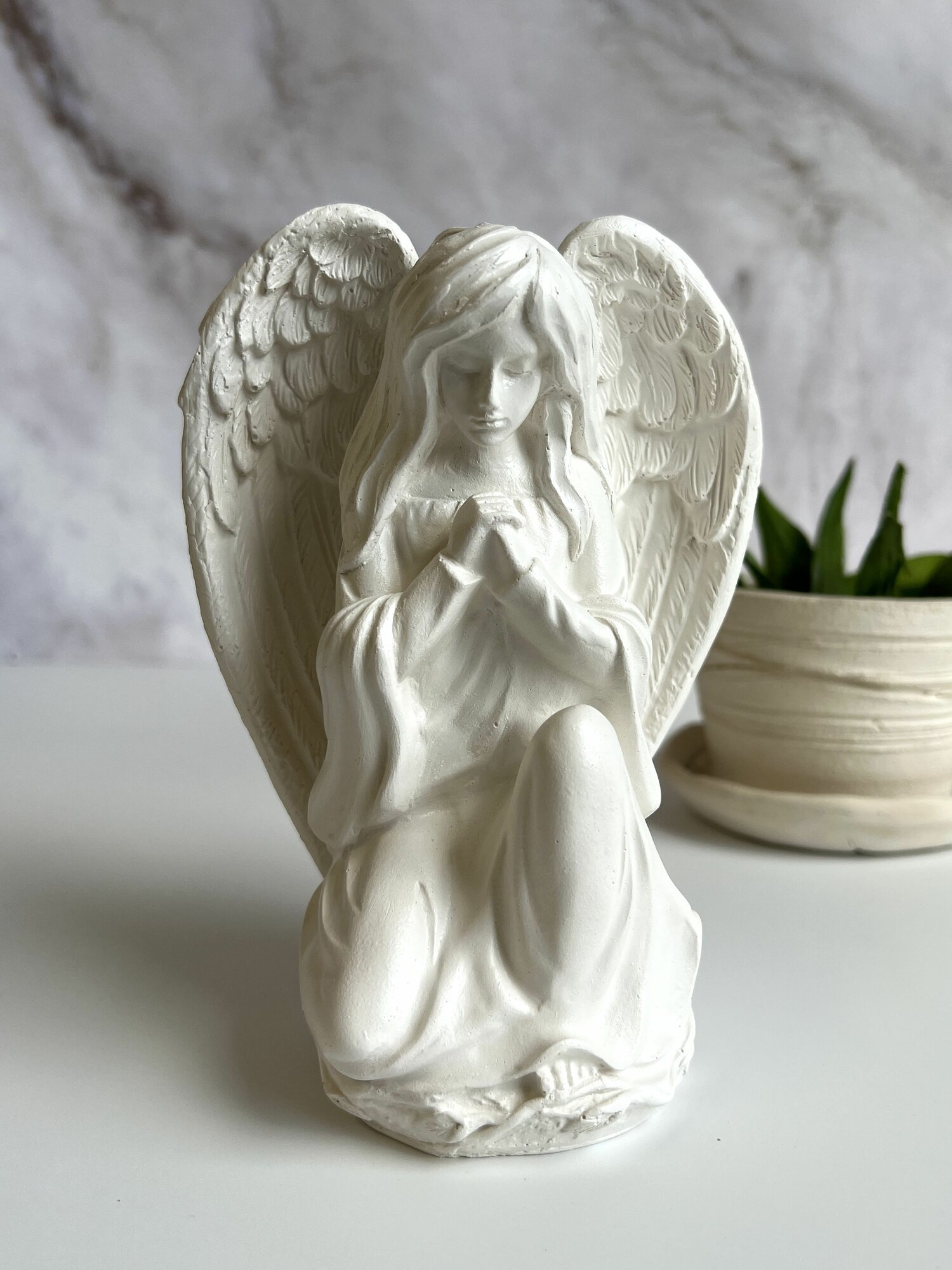 Статуэтка печальный ангел. Цвет белый. Гипс
