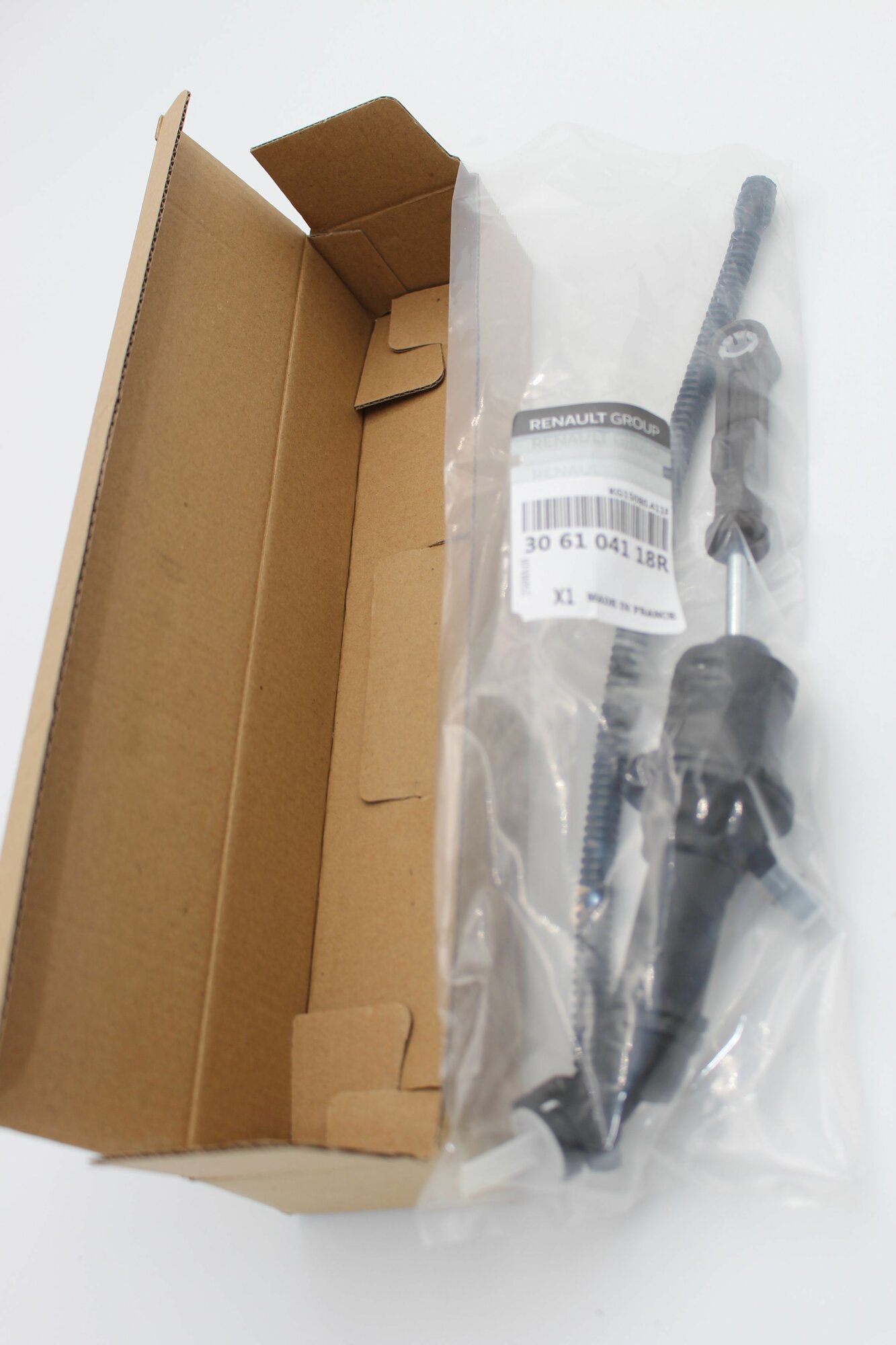 Главный цилиндр сцепления для а/м Renault Dikker, Logan, Sandero OEM: 306104118R Рено Логан Сандеро