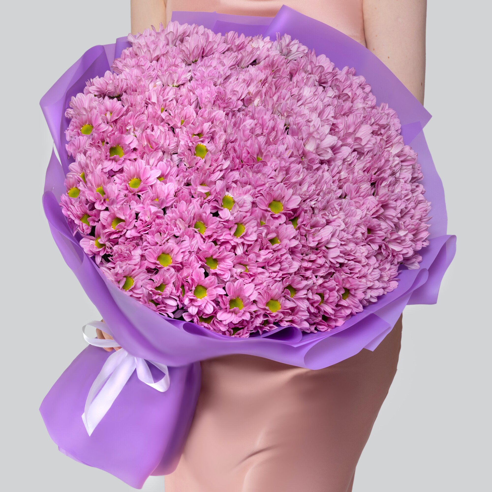 Букет Мегацвет24, Розовые"Хризантемы Ромашки", 35 цветов, дизайнерская упаковка