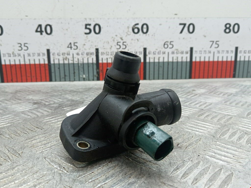 Корпус термостата Volkswagen Passat 5 GP 06B121135H арт. 2133806