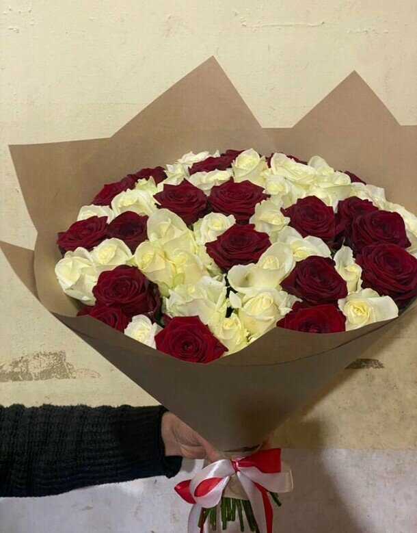 Букет "Well Flowers", роза, круглый, 51 цветок, высота 50 см, букет свежих цветов