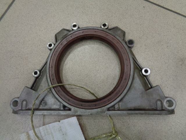 Крышка коленвала задняя от Land Rover Range Rover 3 2002-2012