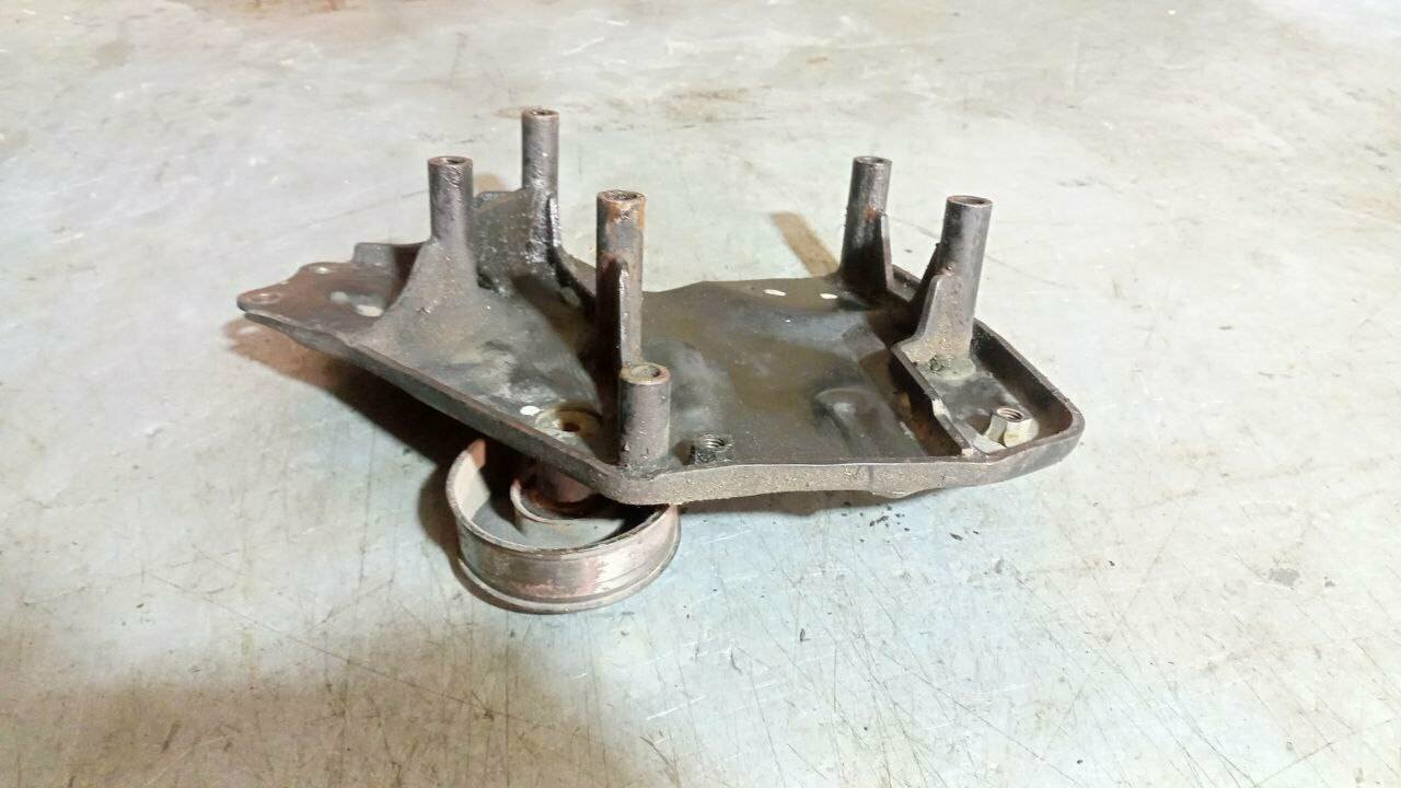 Кронштейн генератора Dodge Caravan 3 (1995 - 2000)