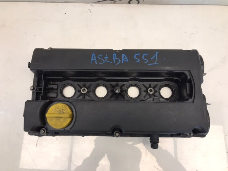 Б/У клапанная крышка Opel Astra 2005 L48 Z16XEP nОбломано одно крепление, видно на последнем фото. 41676 GENERAL MOTORS арт...