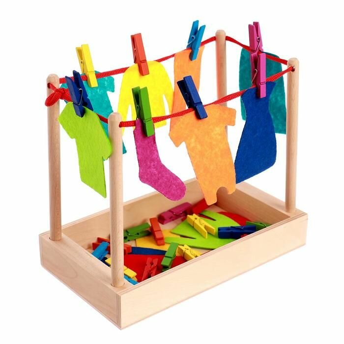 Игра с прищепками Alatoys "Стирка" основание, 24 прищепки, 4 предмета одежды, 22х13х40 см (ПР09)