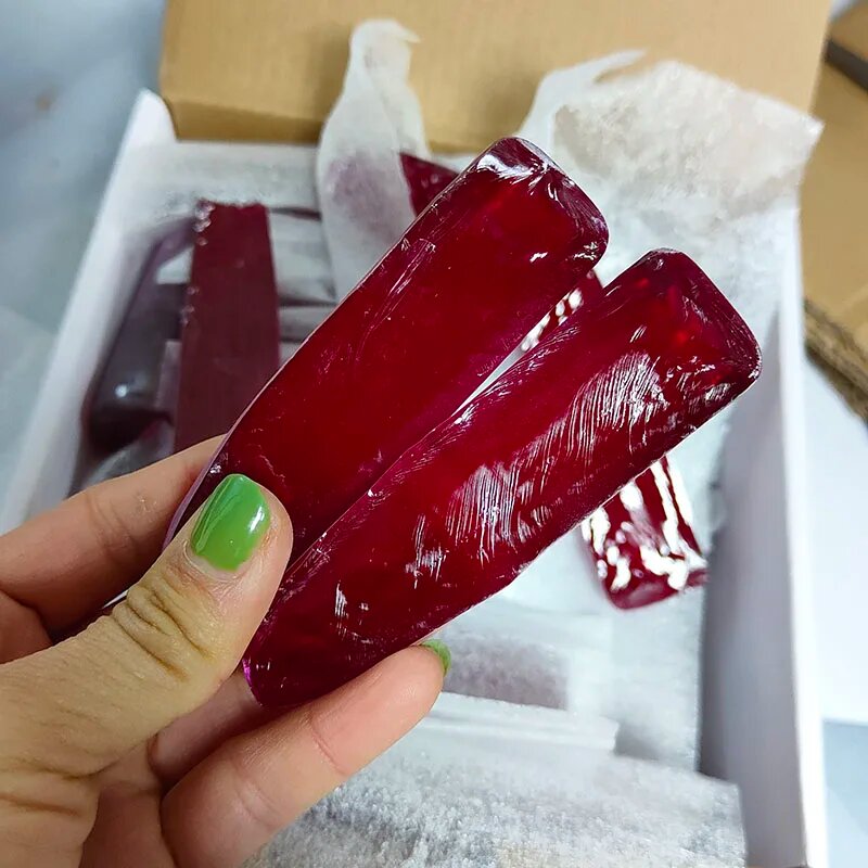 Синтетический красный корунд 200г