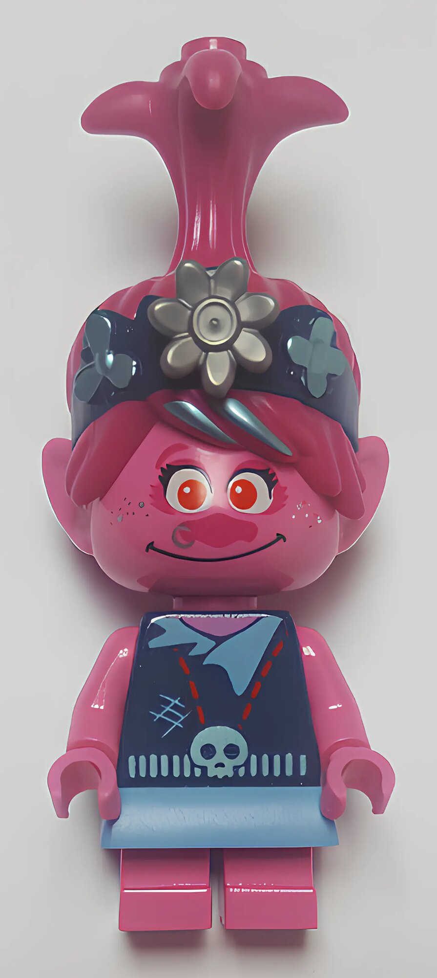 Минифигурка LEGO Trolls World Poppy - Dark Blue Jacket, Flat Silver Flower twt019 U