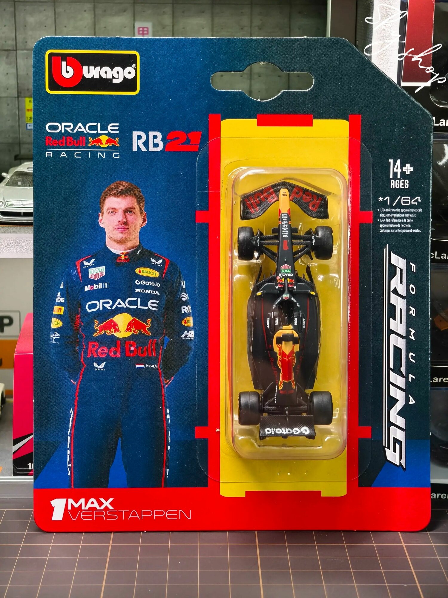 Машинка Bburago 1:64 формула 1 2025 Oracle Red Bull Racing RB21 #1 модельки машин металлические