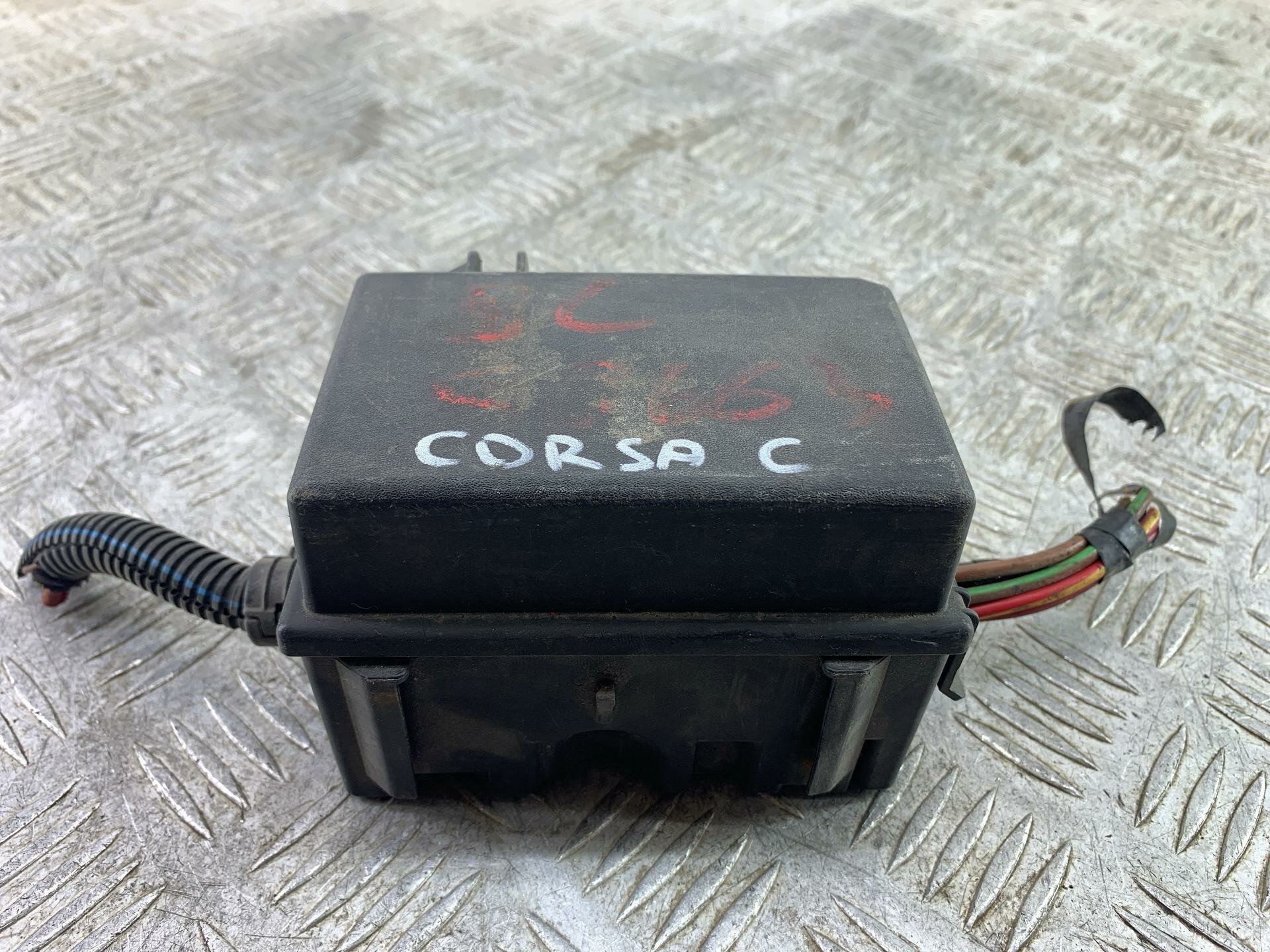 Блок реле Opel Corsa C рест. (2003 - 2006) 13160033