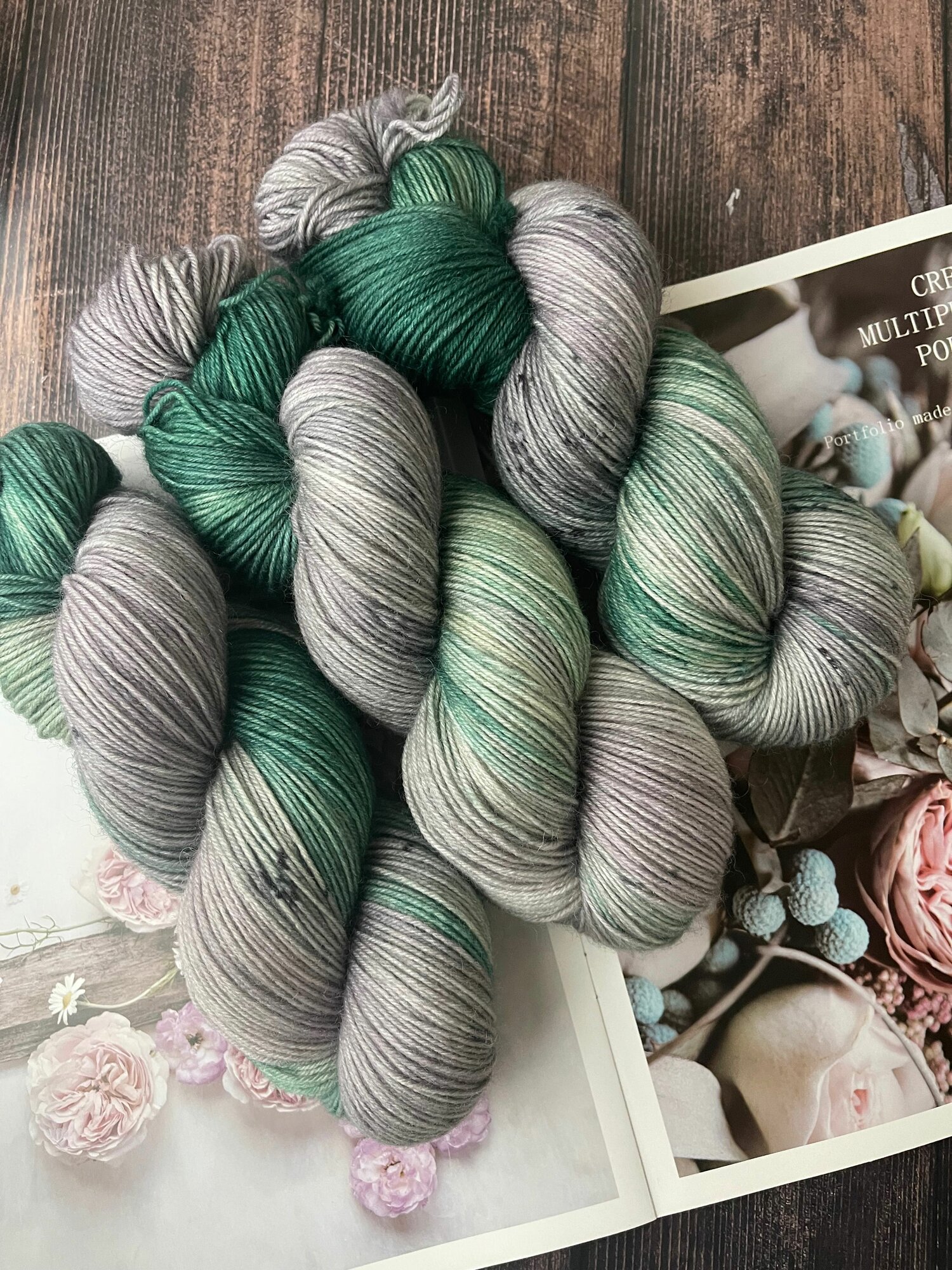 Носочная пряжа ручного крашения.