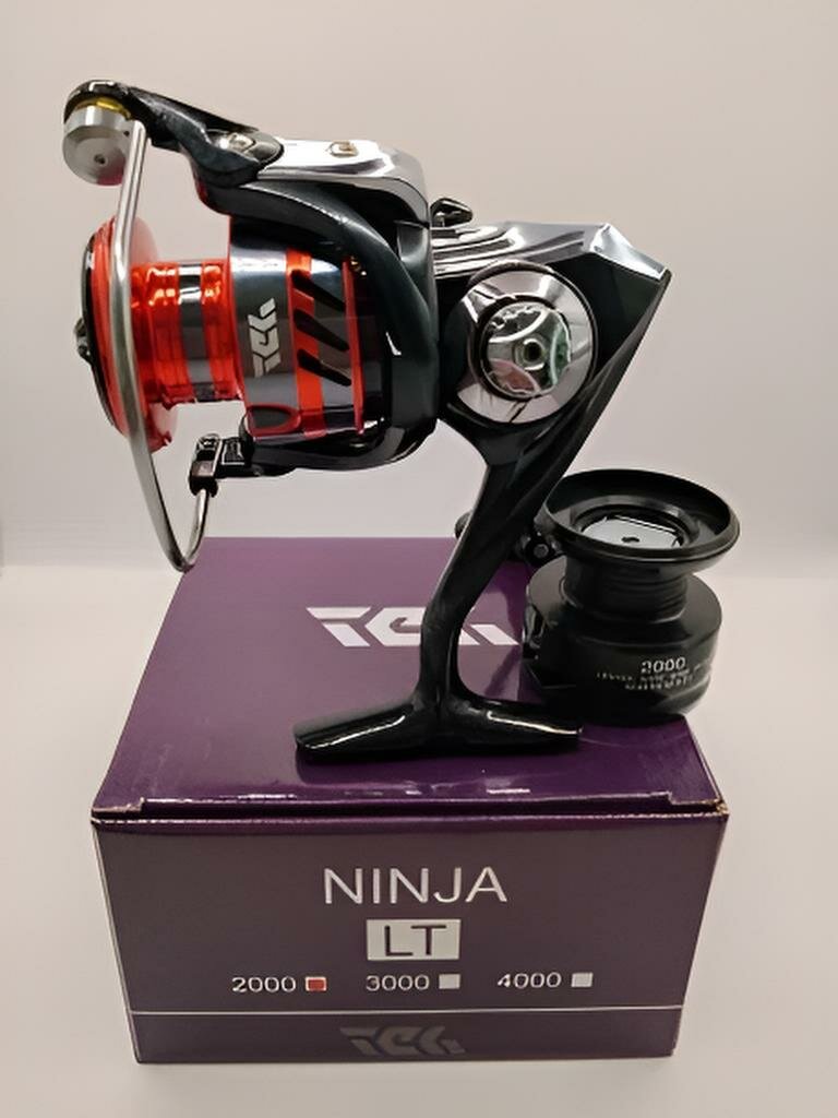 Катушка спиннинговая Daiwa Ninja LT 2000 безынерционная для легкого спиннинга