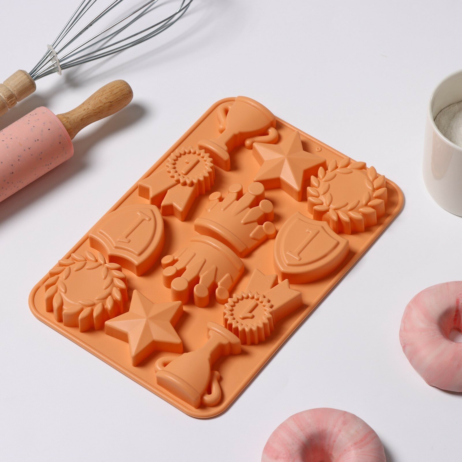 Форма силиконовая для выпечки Доляна «Чемпион», 12 ячеек, 24×16×2 см, цвет оранжевый, 7059240