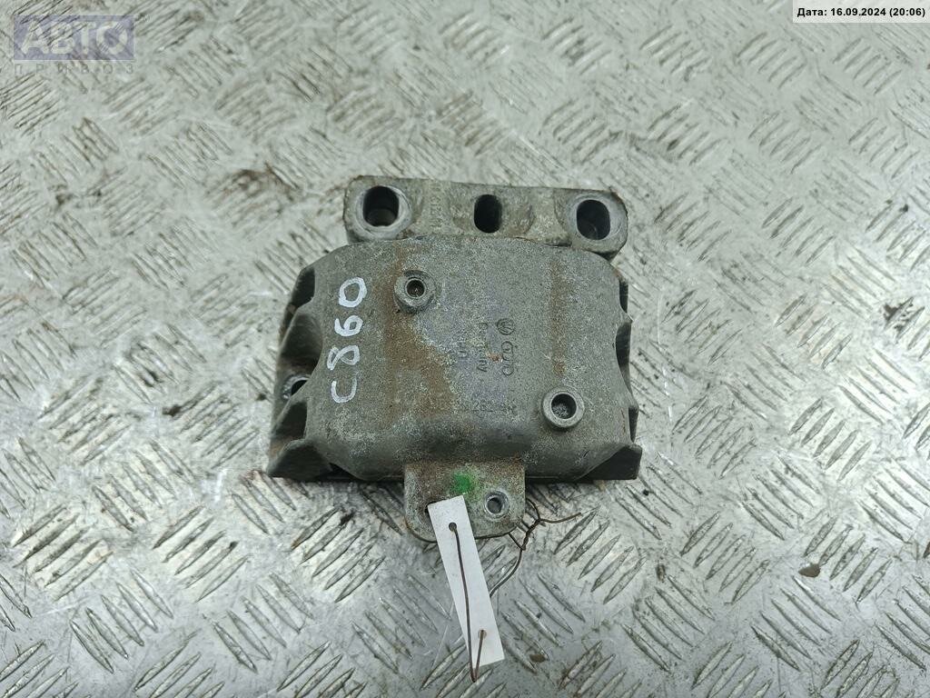 Подушка крепления двигателя Volkswagen Golf-4