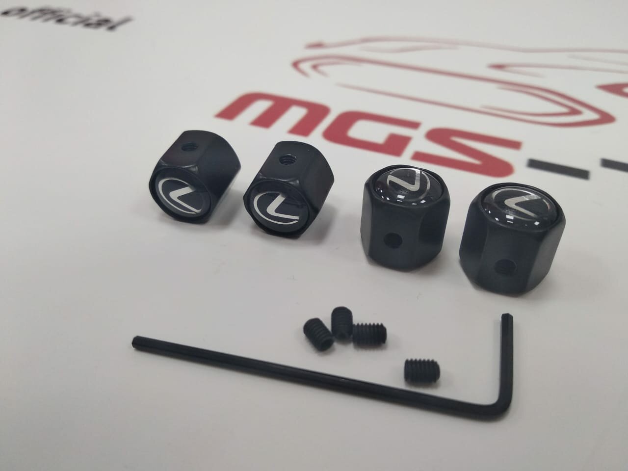 Колпачки на ниппель Lexus black с защитой от кражи