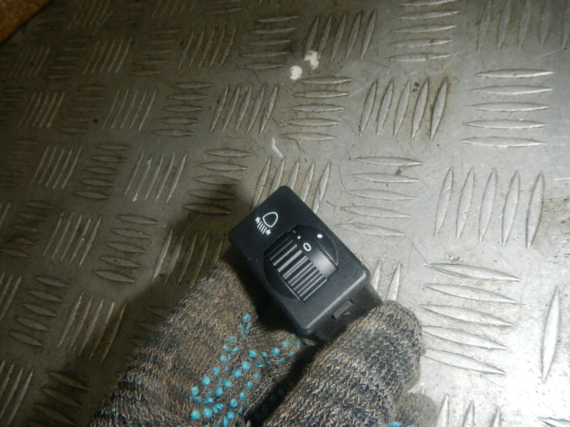 Б/У Кнопка корректора фар, ВАЗ (VAZ)-LADA VESTA (веста) LADA VESTA (Веста) Без видимых повреждений. 566396 LADA арт. 845...