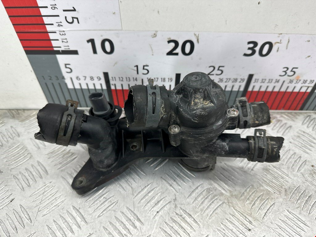 Корпус термостата Volkswagen Polo 4 03C121111B арт. 2204178