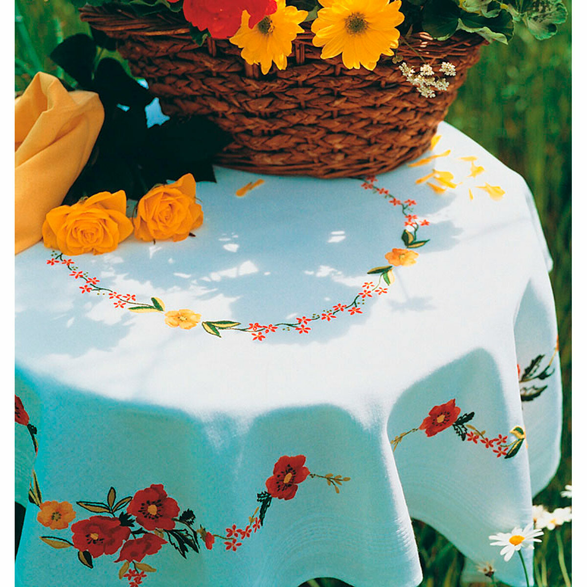 Набор для вышивания Anchor: скатерть "Poppies Tablecloth" 80*80см, MEZ Венгрия, ETW11