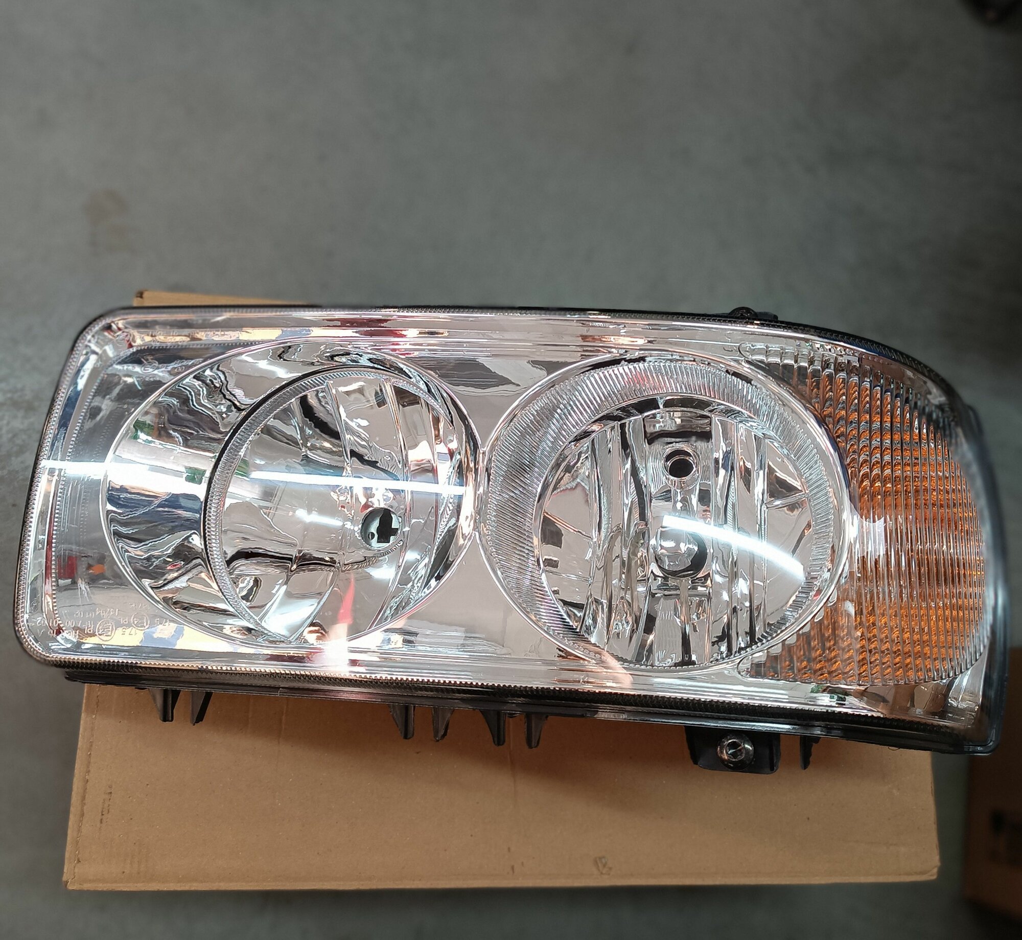 Фара правая прямоуг. лампа H7 DAF 75CF/XF105/95XF 11/02- , арт. 505750 AYFAR