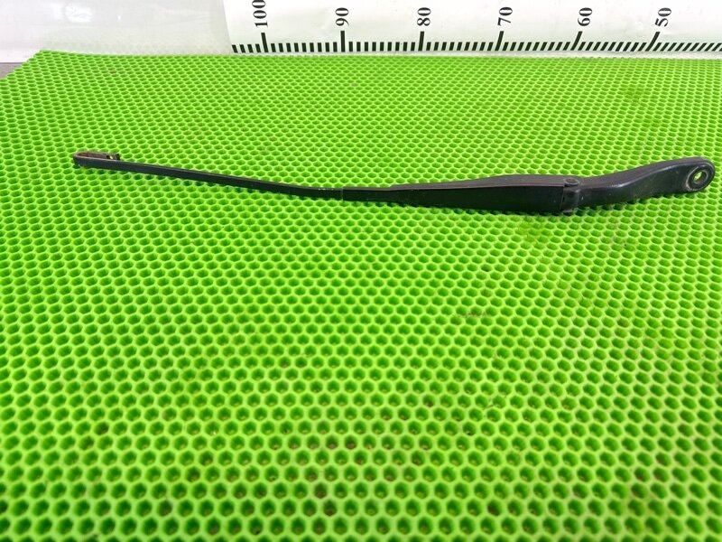 Поводок стеклоочистителя Renault Logan HJD K7MA812 2014 перед. прав. (б/у)