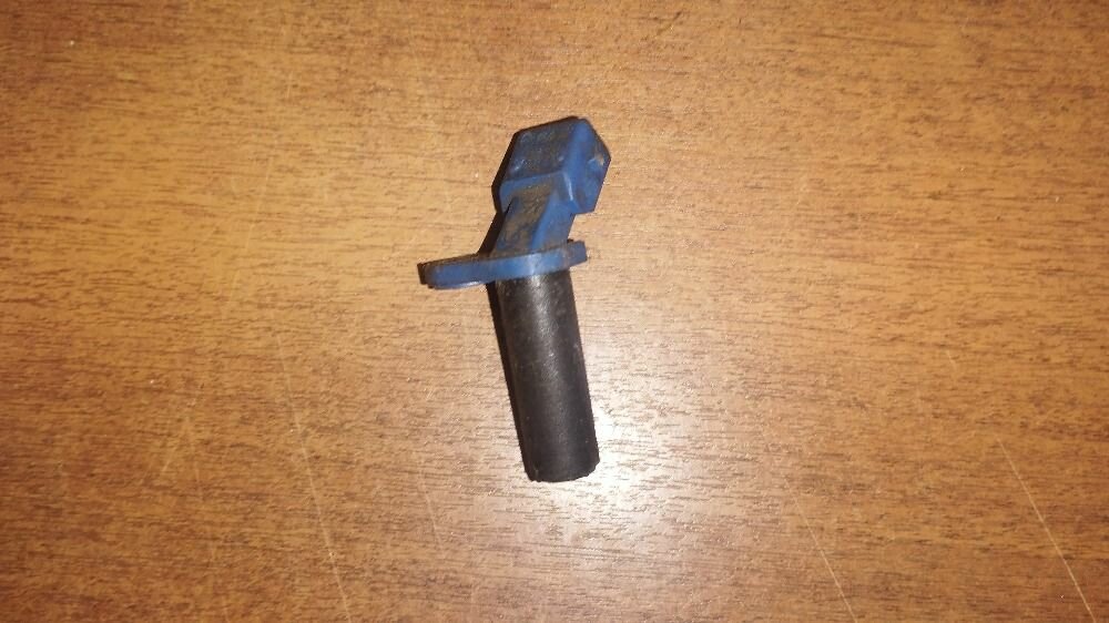 Датчик положения коленвала 1.6 SHDA Ford Focus 2