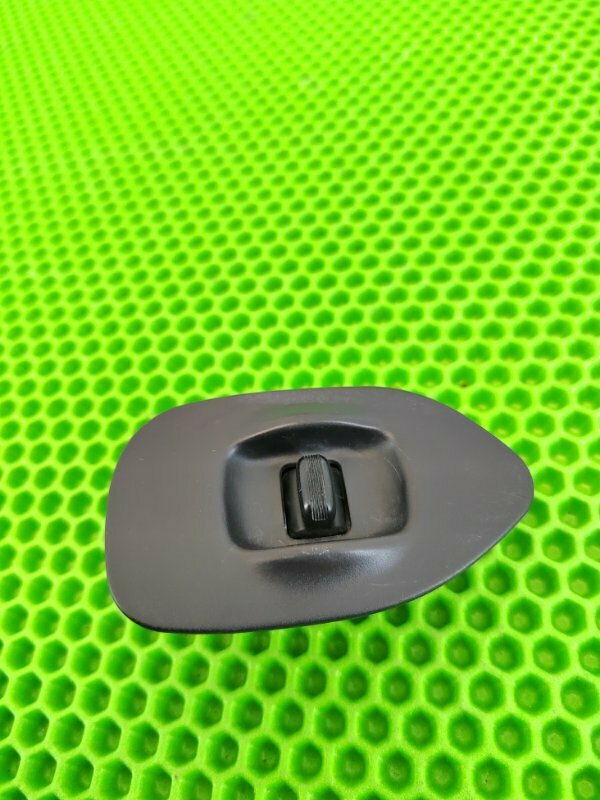 Кнопка стеклоподъёмника задняя левая Subaru Legacy 83081AC110